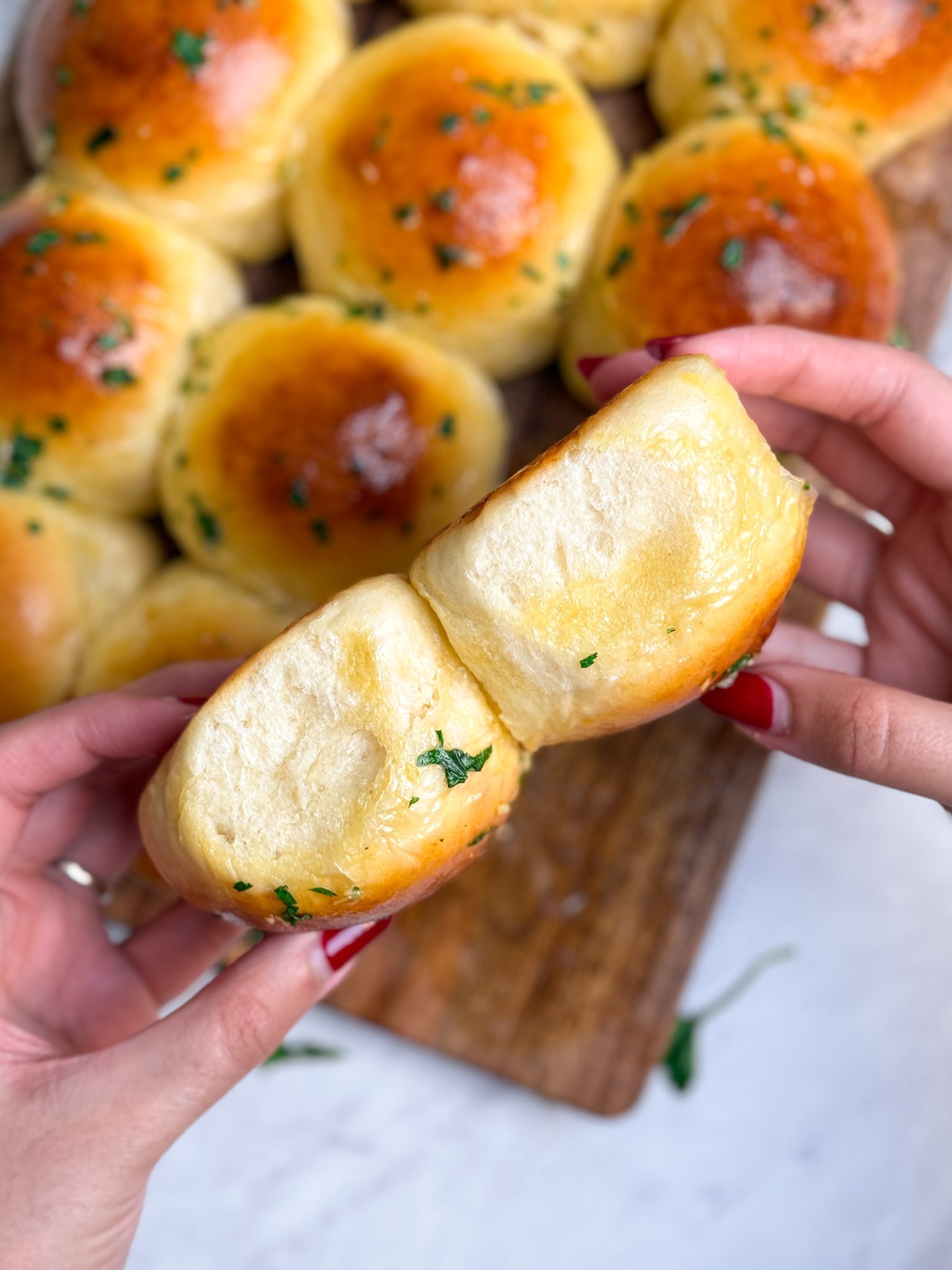Easy Garlic Butter Dinner Rolls