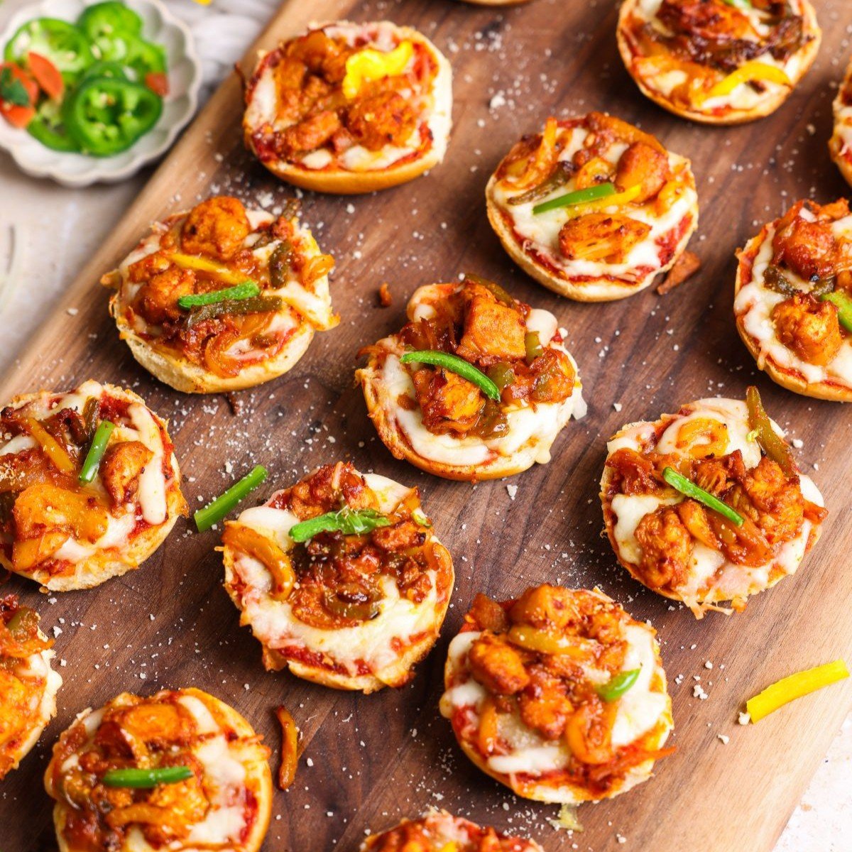 Mini Chicken Fajita Pizzas - BAKE WITH ZOHA
