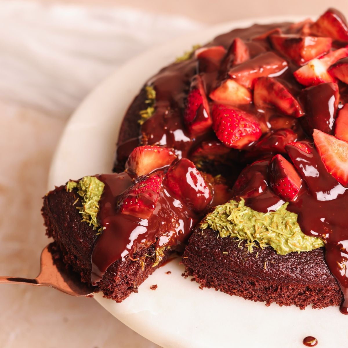 Dubai Chocolate Strawberry Cake - BAKE WITH ZOHA